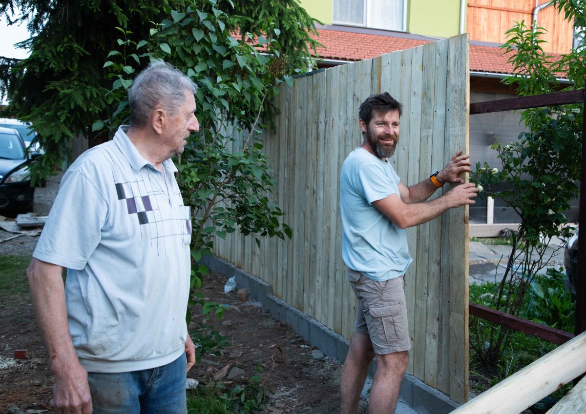 How to Create the Perfect Neighbor Fence? | Big Easy Fence